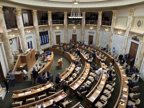 Arkansas Lawmakers Adjourn Session Leaving Budget For State Hunting