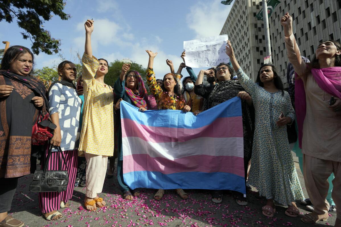 Pakistani Transgender Activists To Appeal Shariah Court Ruling Against